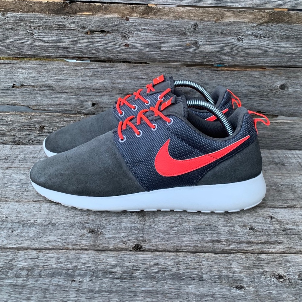 Nike Roche Run Running Shoes Wolf Grey Suede - Gem